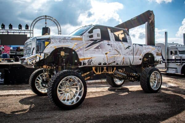 Lift Kits/Lowering Kits - OUTLAW Off-Road + Performance