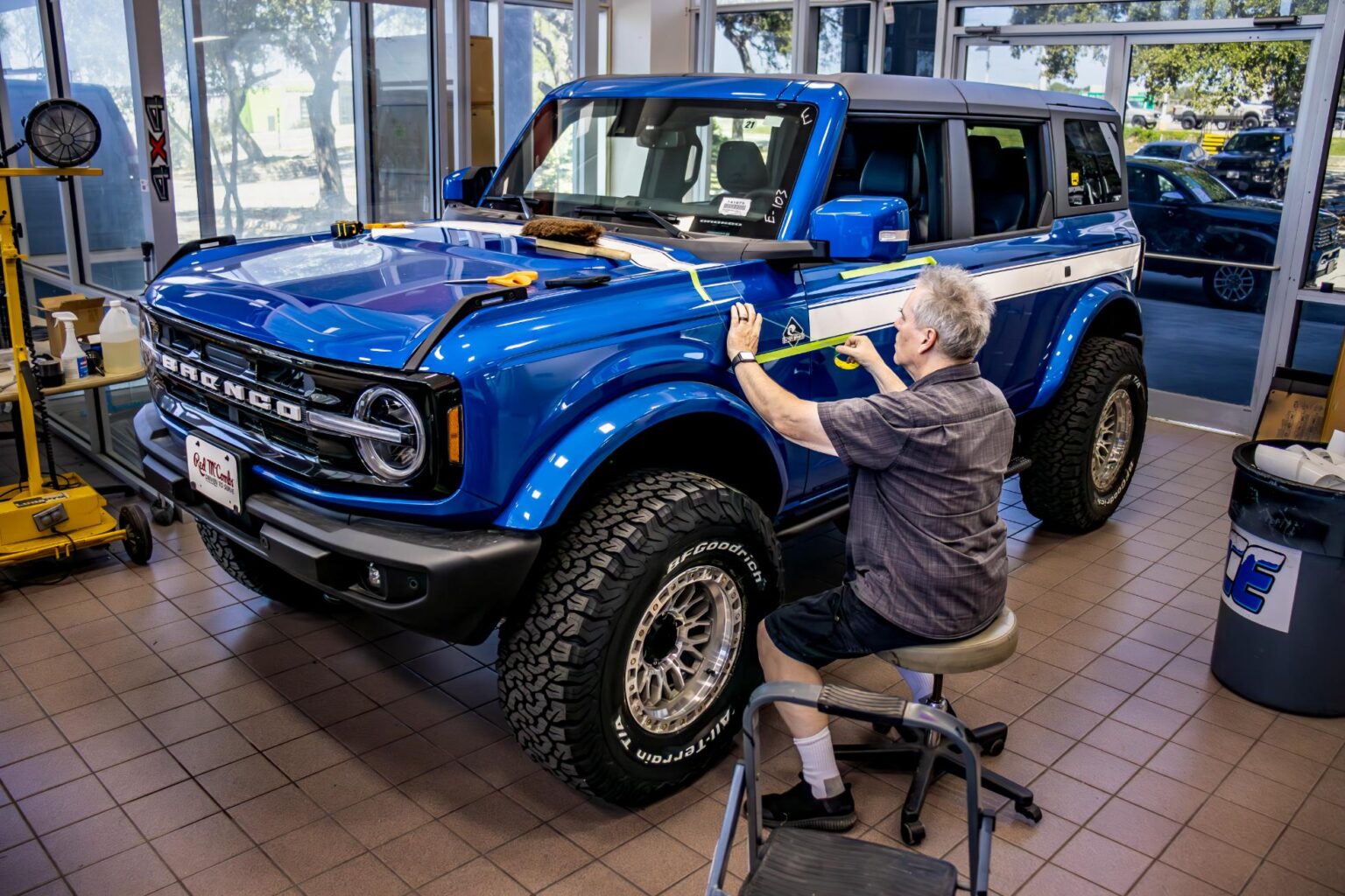 Outlaw Wraps: San Antonio Vehicle & Storefront Graphics