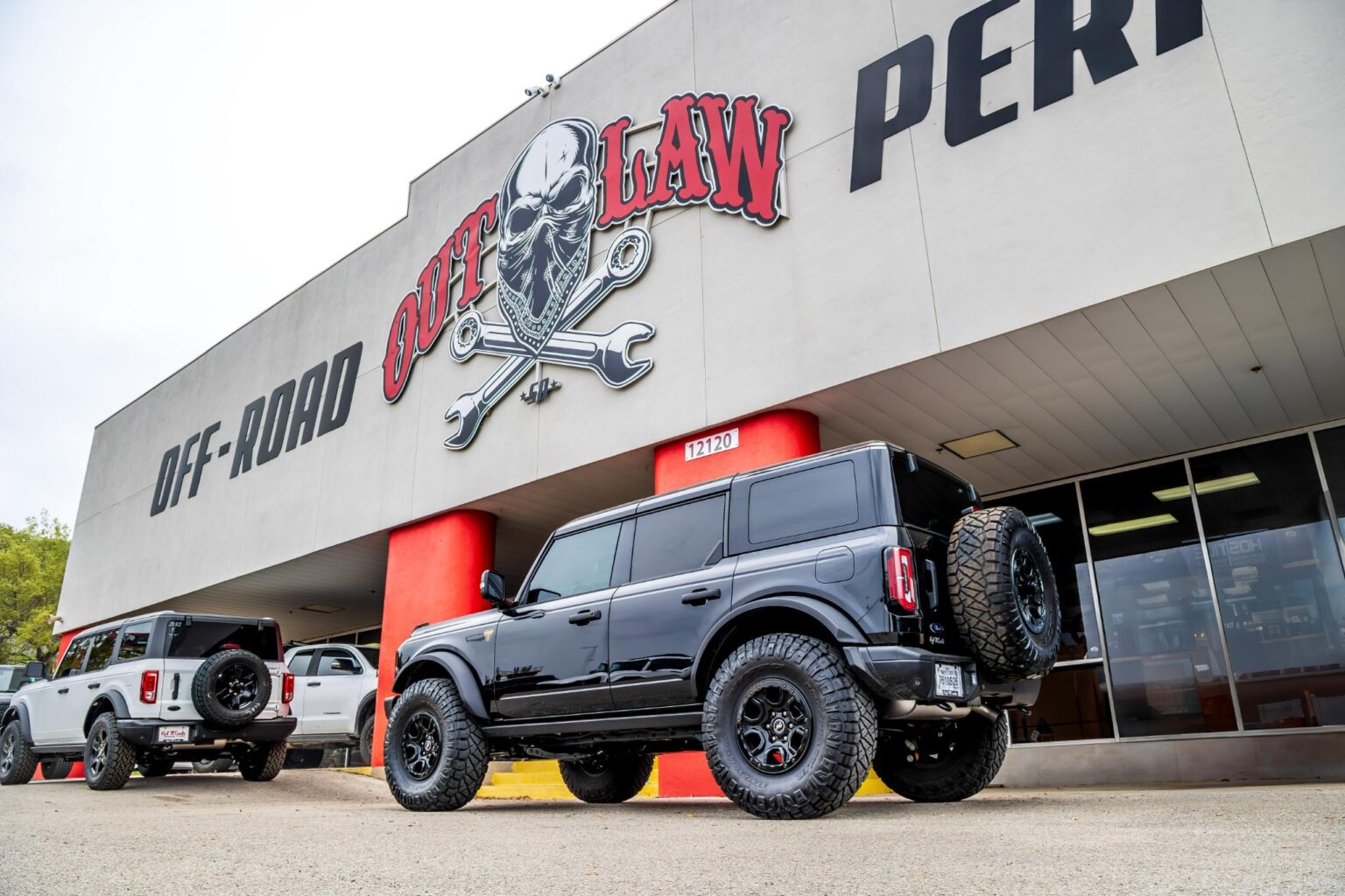 Outlaw Wraps: San Antonio Vehicle & Storefront Graphics
