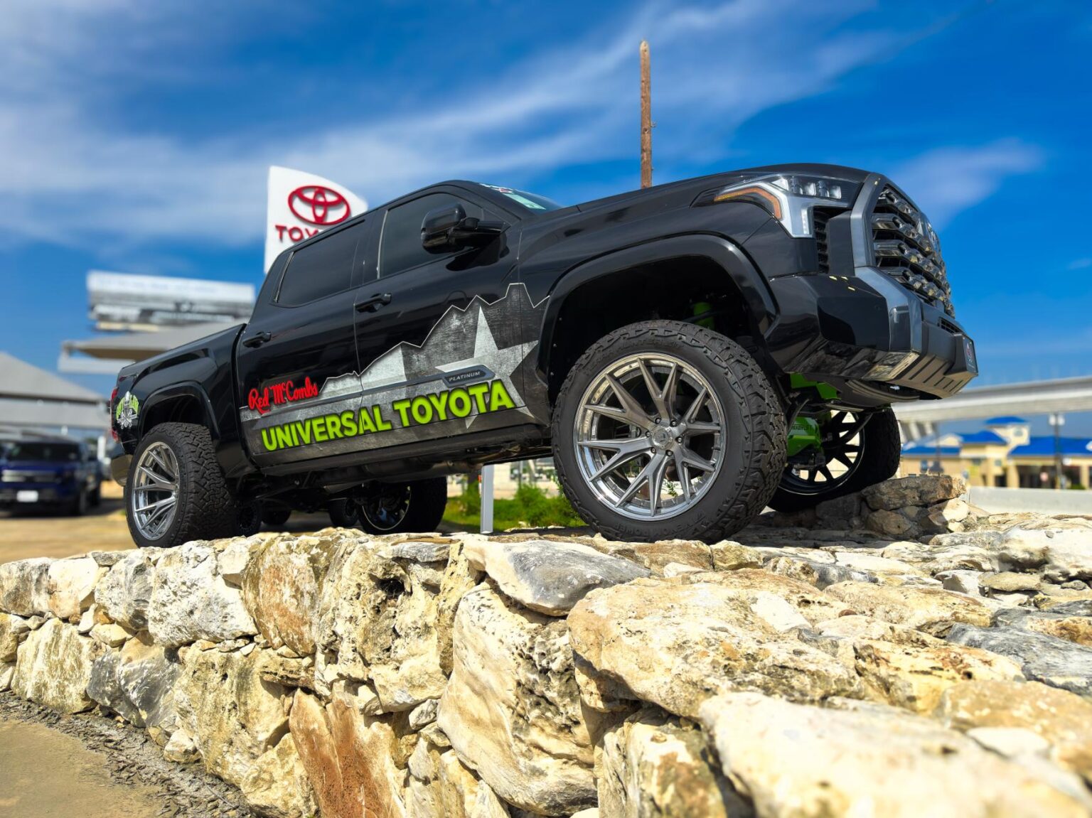 Outlaw Wraps: San Antonio Vehicle & Storefront Graphics